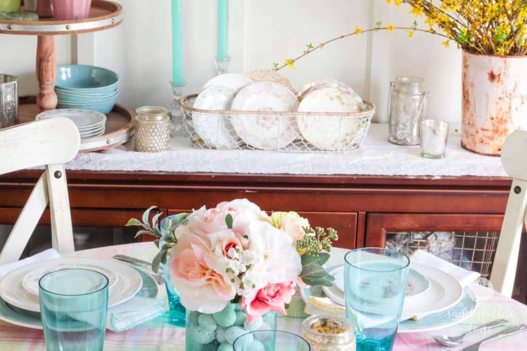 spring dining room tablescape - colorful and pretty inspirational