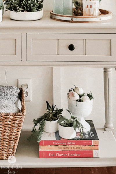 How to Decorate an Entryway for Spring
